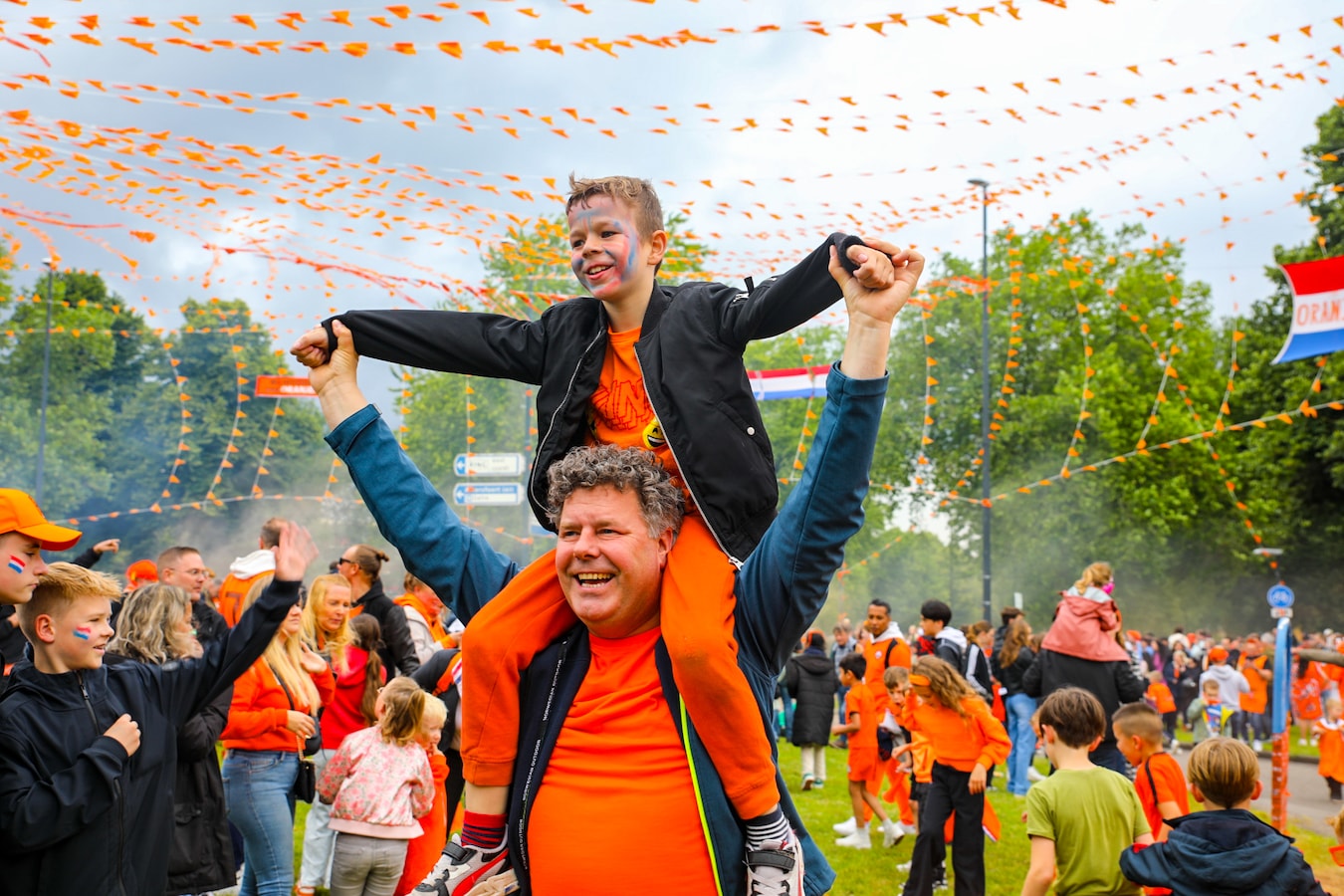 Groen licht voor versieringen op Oranjerotonde in Apeldoorn: ‘Wordt ...