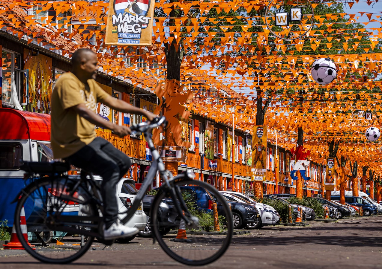 Kleurt jouw straat oranje voor het WK? Stuur je foto in! | Foto | AD.nl