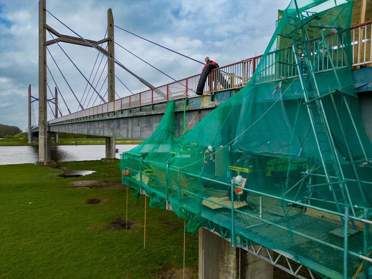Paar millimeter slijtage, toch gaat hij twee weken op slot: ‘Brug ...