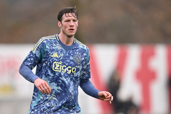 Domper voor Ajax: Wout Weghorst staat voorlopig aan de kant met ...