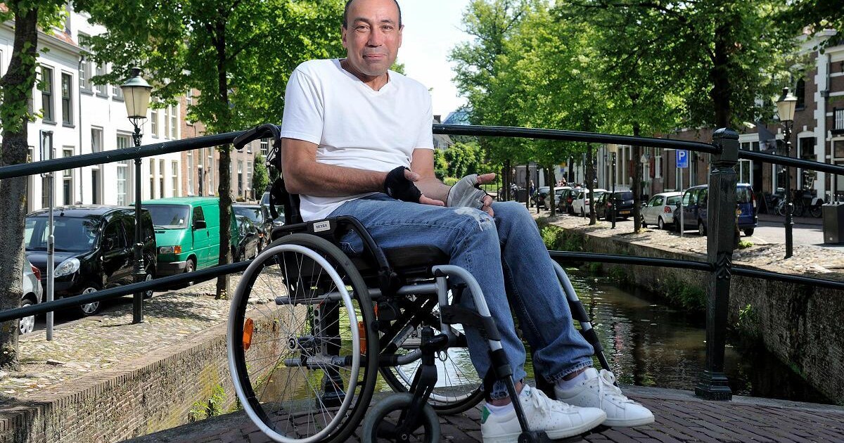 Na een jaar wachten krijgt Frank Markus eindelijk een rolstoel ...