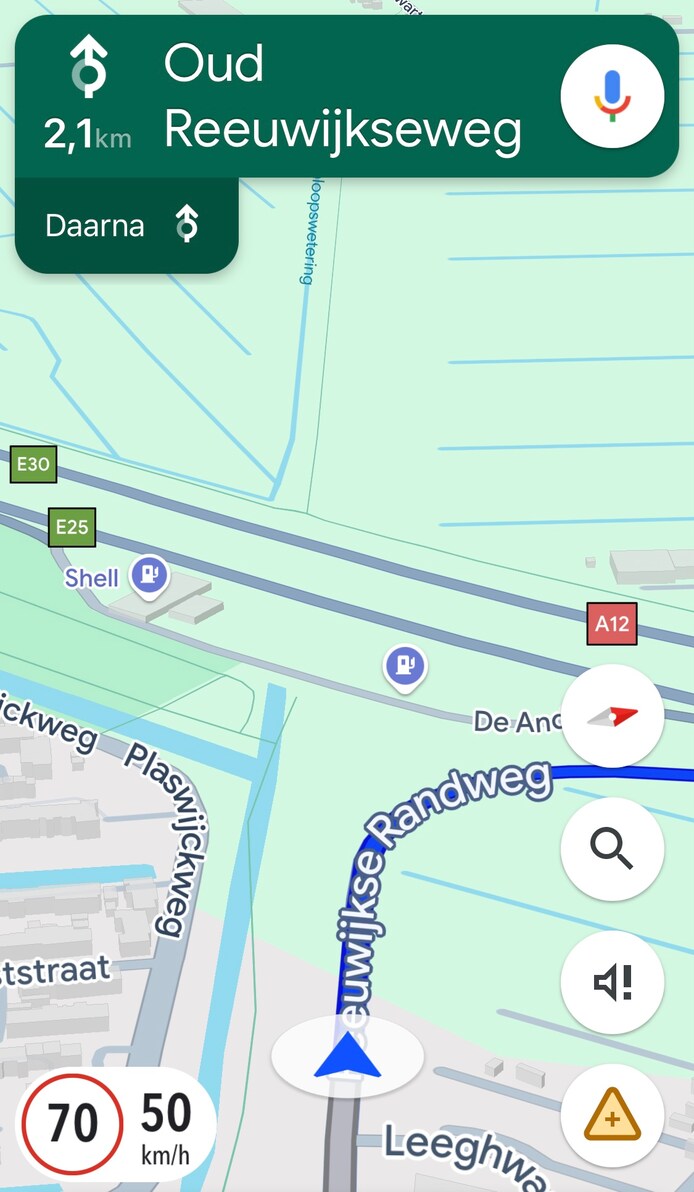 Verwarring! Google Maps zegt dat je hier 70 km per uur mag, borden ...