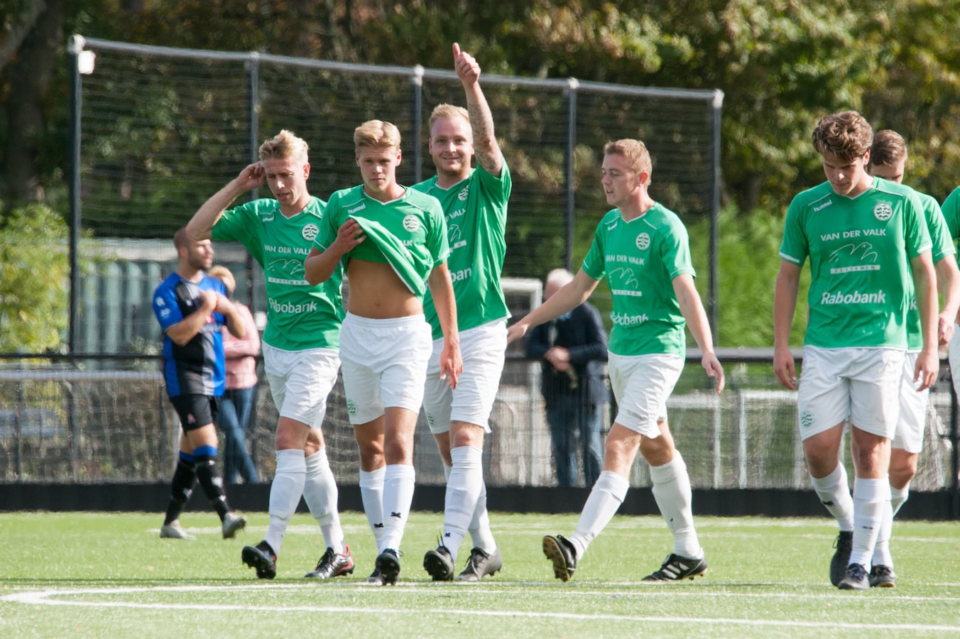 Tieners SVC’08 maken er zeven en Wippolder stunt tegen grootmacht: lees hier alles over het ...