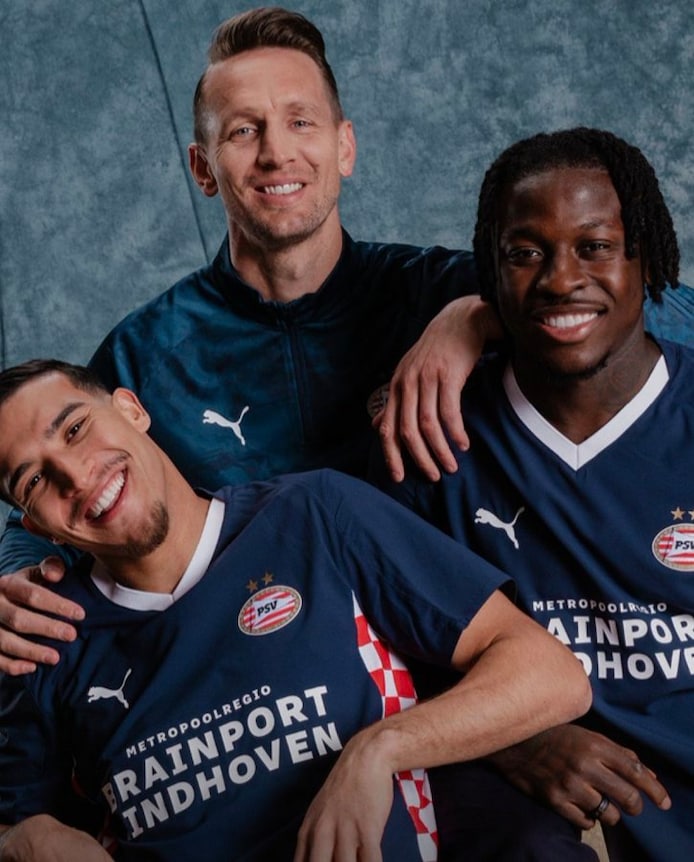 PSV speelt kampioenswedstrijd tegen Sparta in het nieuwe uitshirt, Ajax zondag in nieuw ...
