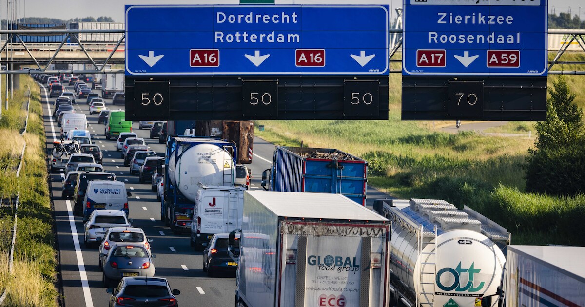 Advies: ‘Werk maandag en woensdag op kantoor in strijd tegen files ...