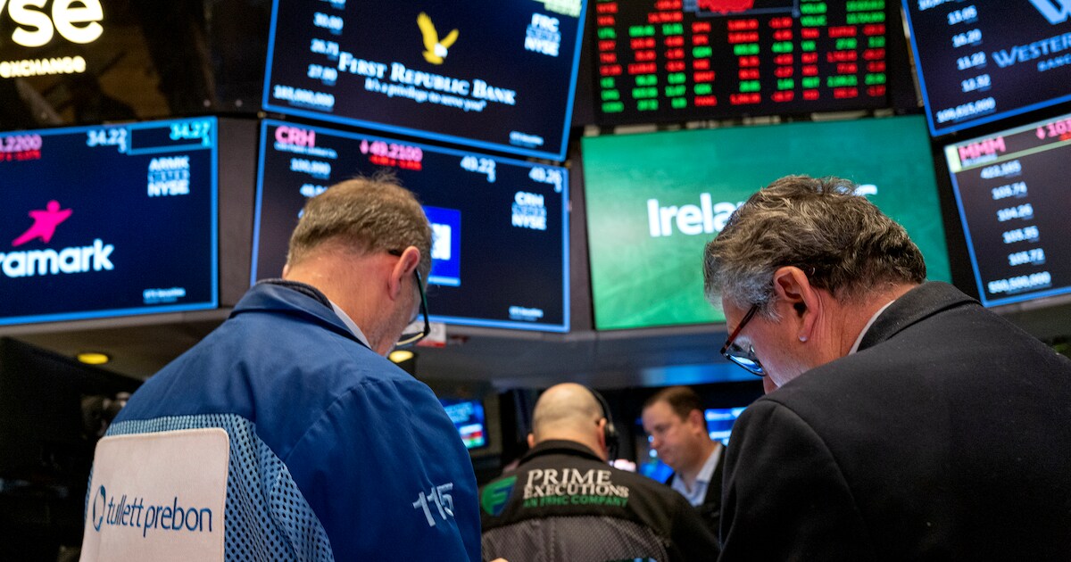 Oxfam ziet inkomenskloof tussen topbestuurders en werknemers groeien in 2022 | Economie | AD.nl