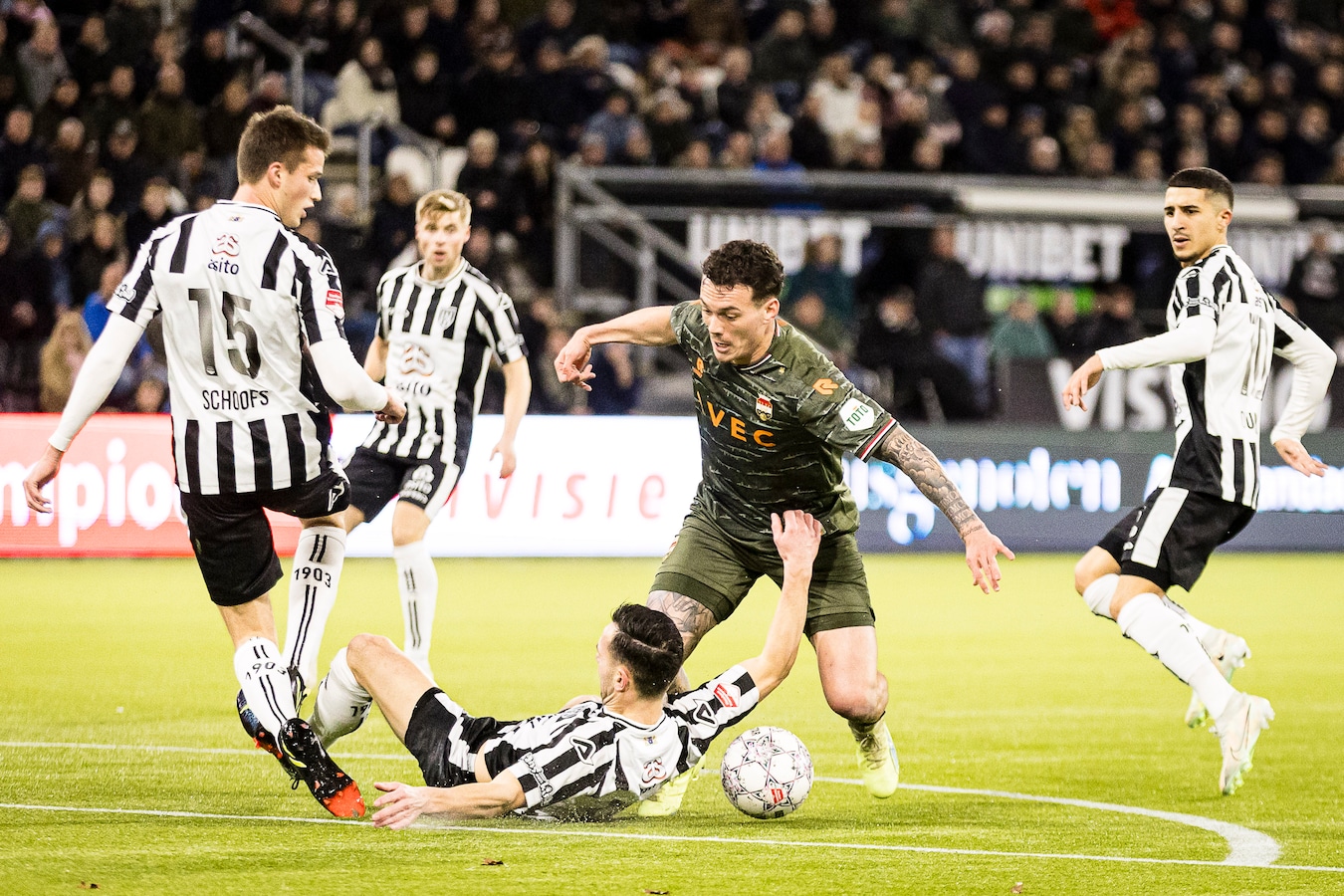 Recordtransfer voor Heracles: Jizz Hornkamp voor miljoenen naar AZ ...