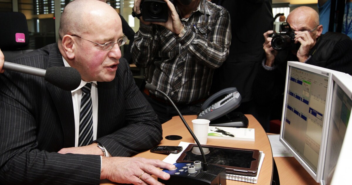 Fred Teeven ziet nog niet meteen extra bezuinigingen | Binnenland | AD.nl