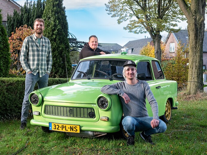 Bij hun bruiloft hadden Stephan en Tim ieder een éigen trouwauto: een ...