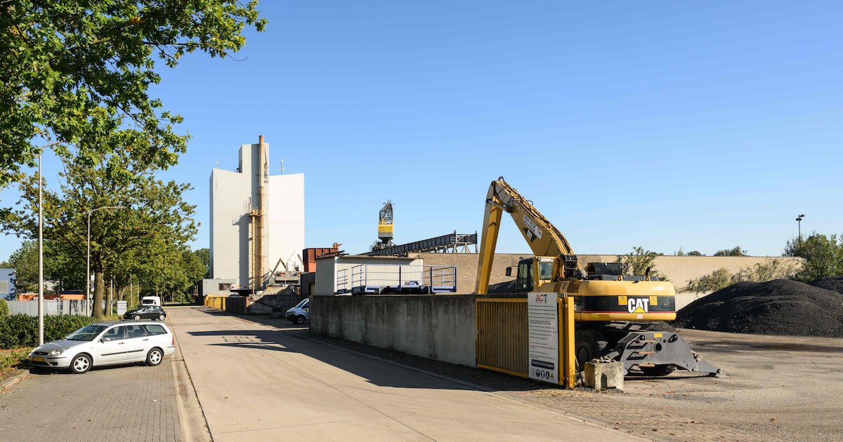 Hengelo hard tegen asfaltproducent; 50.000 euro dwangsom na nieuwe overtreding | Hengelo | AD.nl