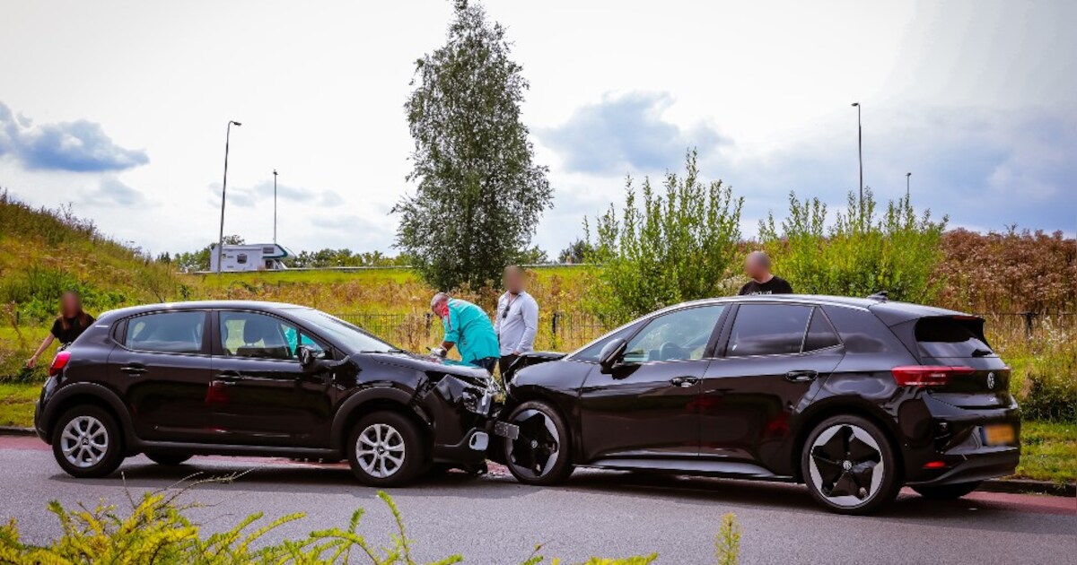 Gewonde bij frontale botsing op de Euroweg in Amersfoort | Regio | AD.nl