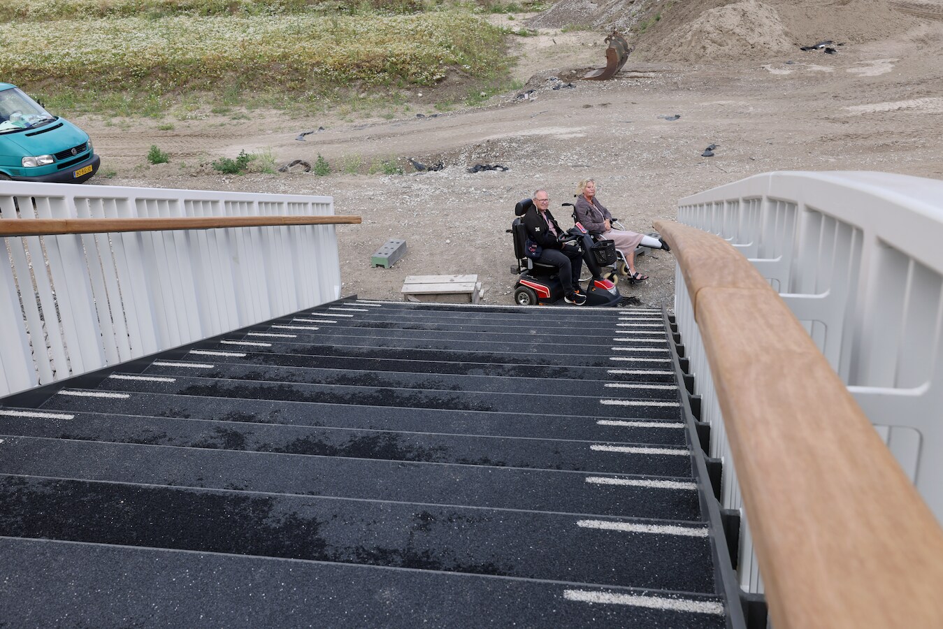 Nieuwe brug van 600.000 euro onbruikbaar voor sommige bewoners: ‘Wie ...