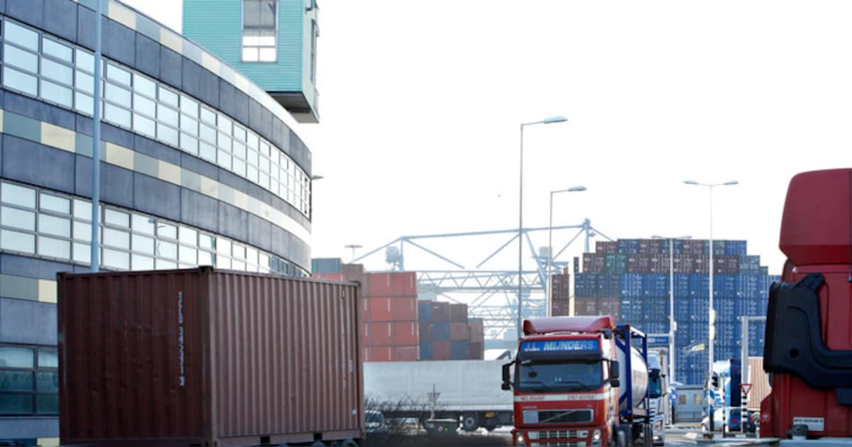 Bestrijding drugssmokkel in Rotterdamse haven rammelt | Regio | AD.nl