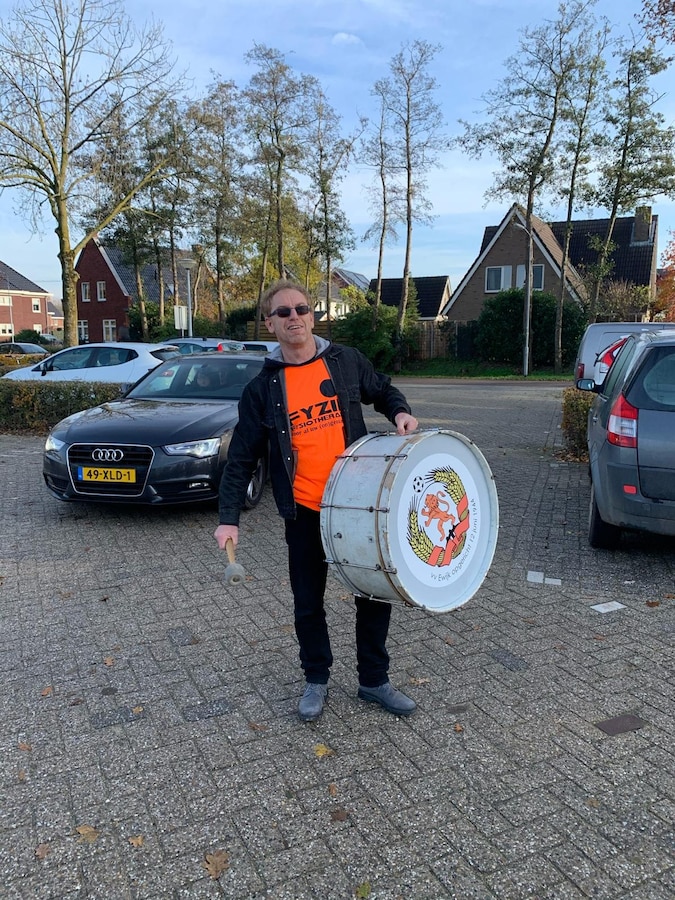 Waarom Theo, ‘Groot’ geworden in Woezik-blauw, na zijn dood een ...