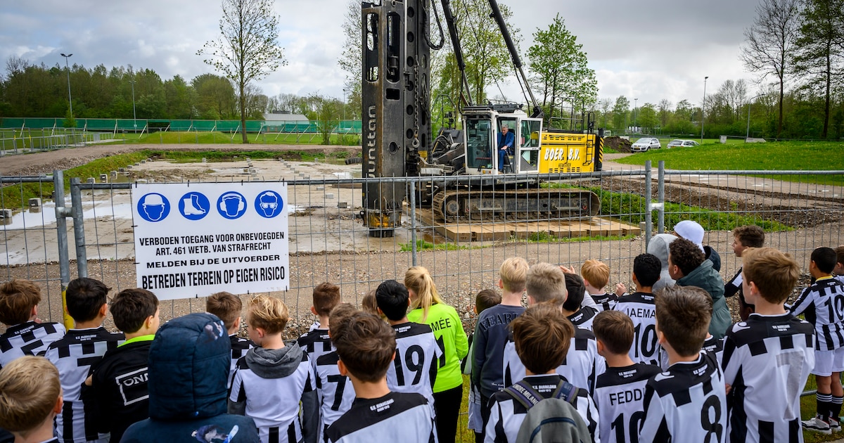 Eerste paal maakt eind aan 12,5 jaar hoop en wanhoop voor vv Dubbeldam: ‘Dit is een prachtige ...