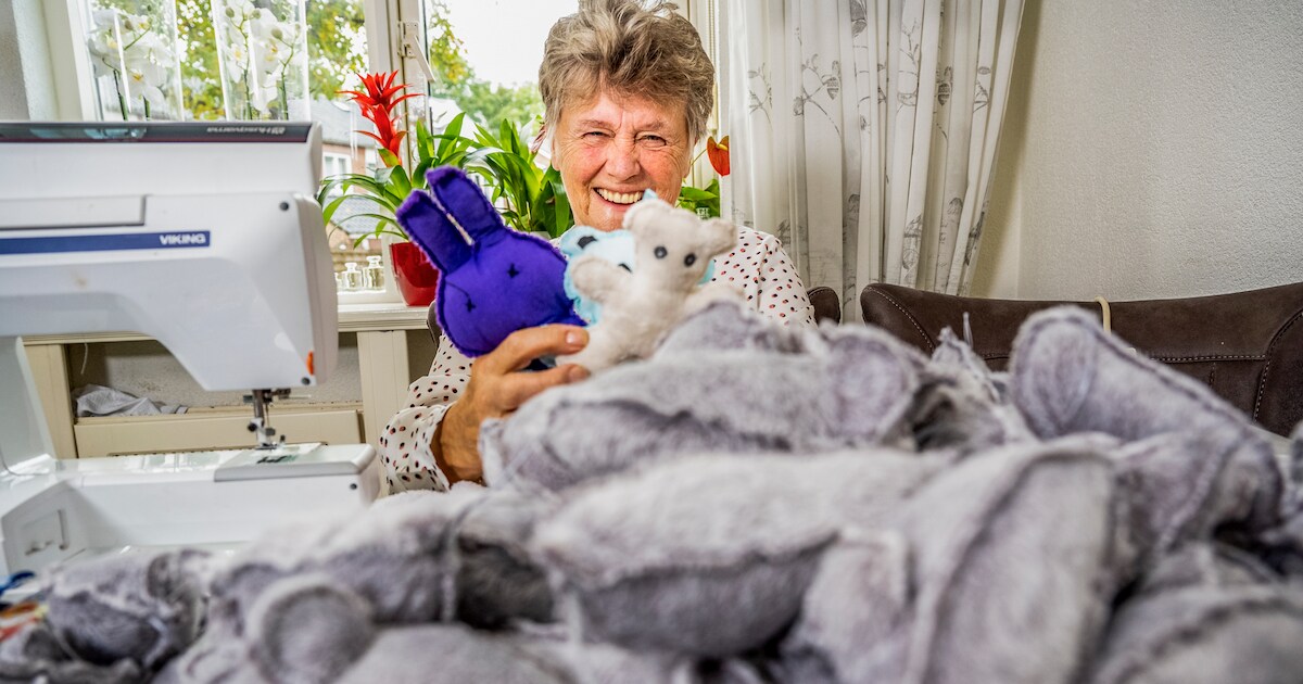 Om te knuffelen: Oma Corrie (70) naait 100 muizen voor de buurtkinderen ...