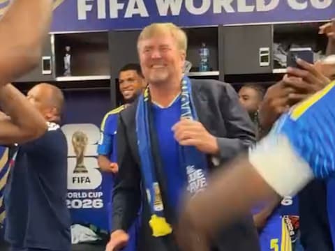 Spelers Curaçao verleiden Willem-Alexander tot een dansje in kleedkamer ...