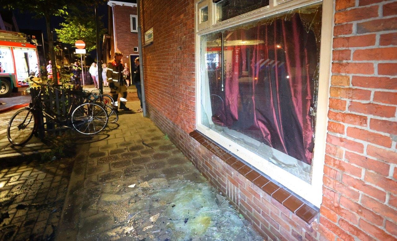 Politie onderzoekt brandstichting na autobrand in Den Bosch: ramen van ...