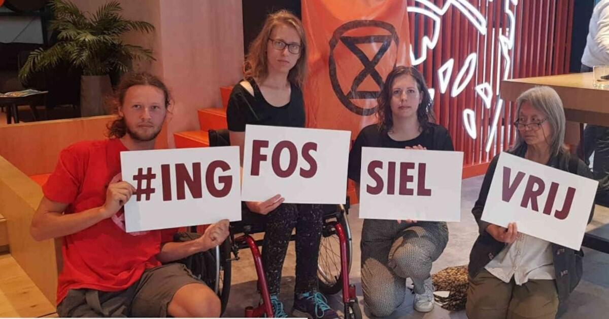 Klimaatactie Extinction Rebellion bij ING Utrecht trekt bekijks, maar ...