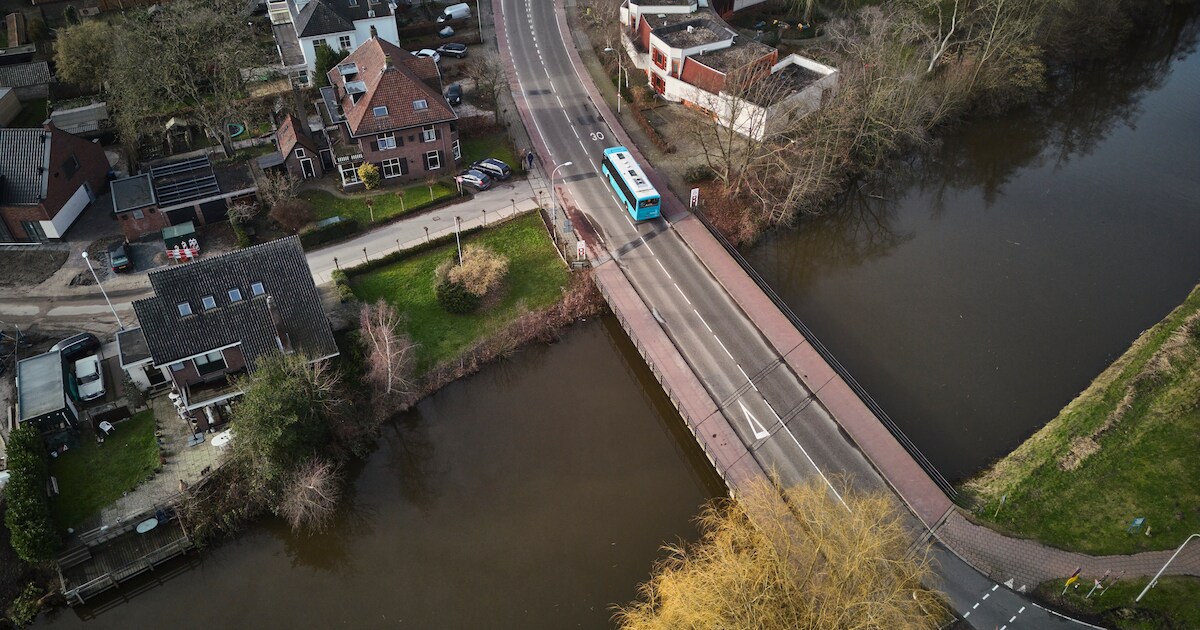 Meevaller voor verkeer richting centrum Lochem: belangrijke brug in ...