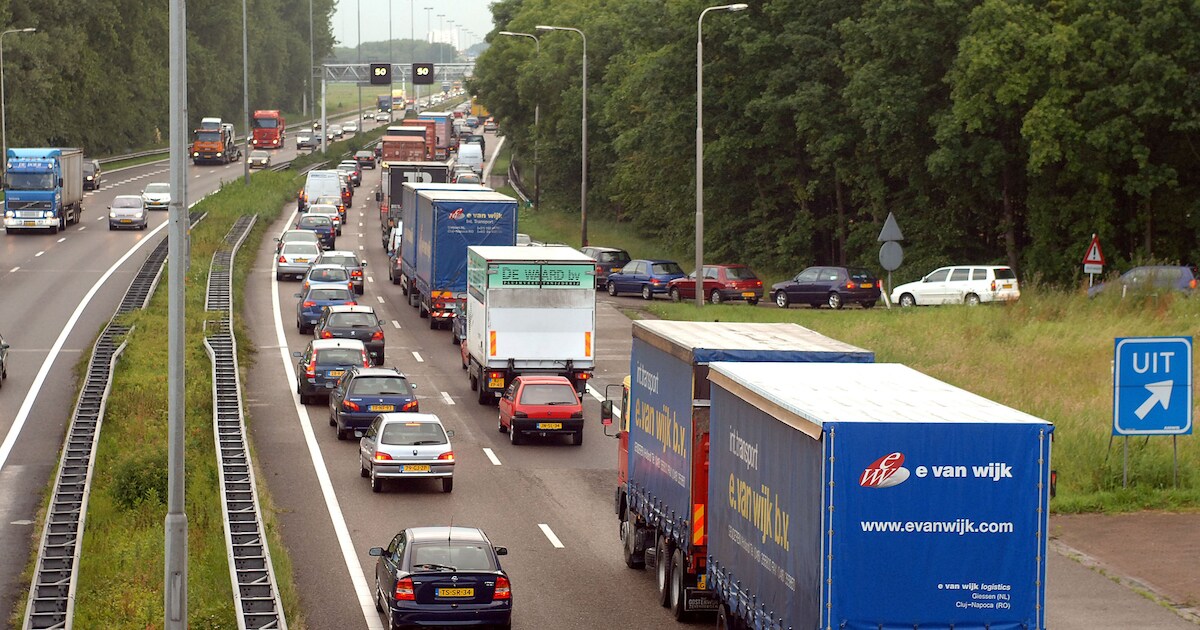 Altena gaat sluipverkeer A27 aanpakken | Regio | AD.nl