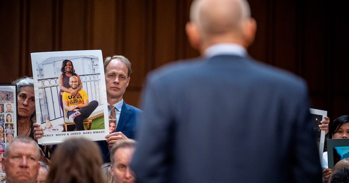 Boeing-baas biedt nabestaanden van slachtoffers vliegrampen excuses aan ...