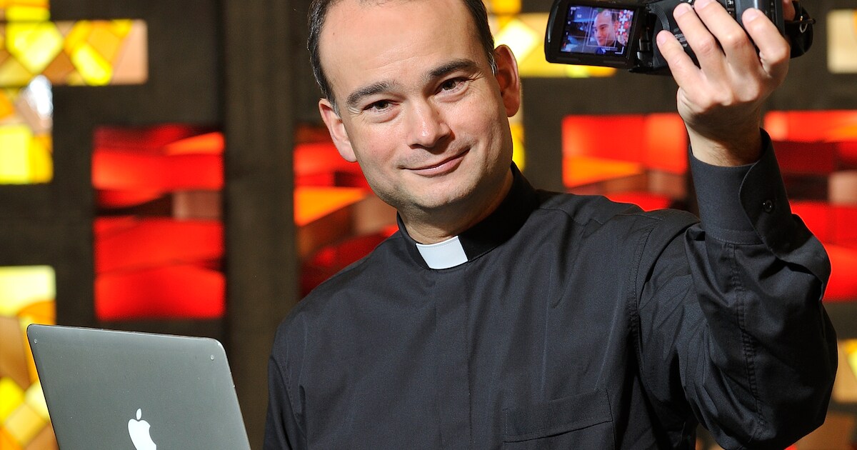 Pastor Roderick Vonhögen gaat zich helemaal op de media richten ...