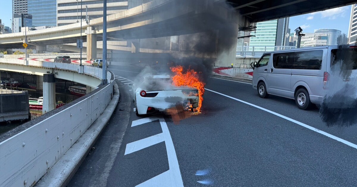 Tien jaar gespaard voor een Ferrari, binnen een uur volledig verwoest ...