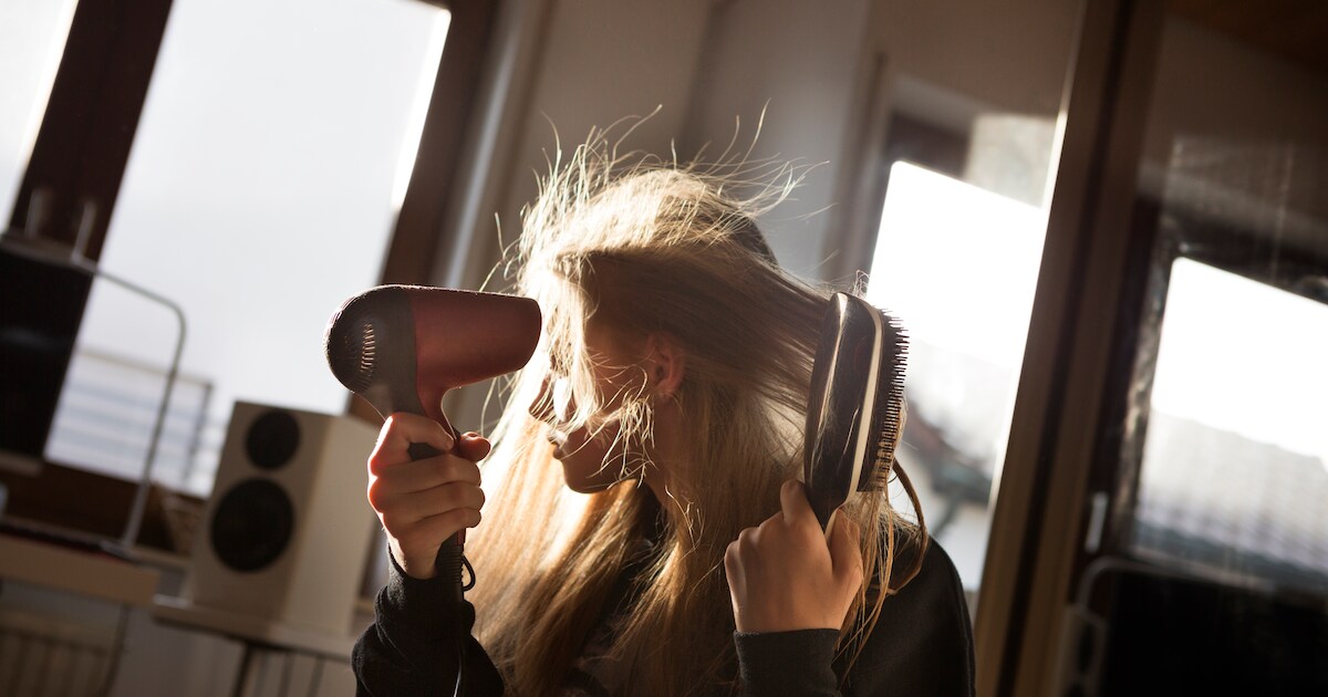 Waarom heb ik statisch haar? | Gezond | AD.nl