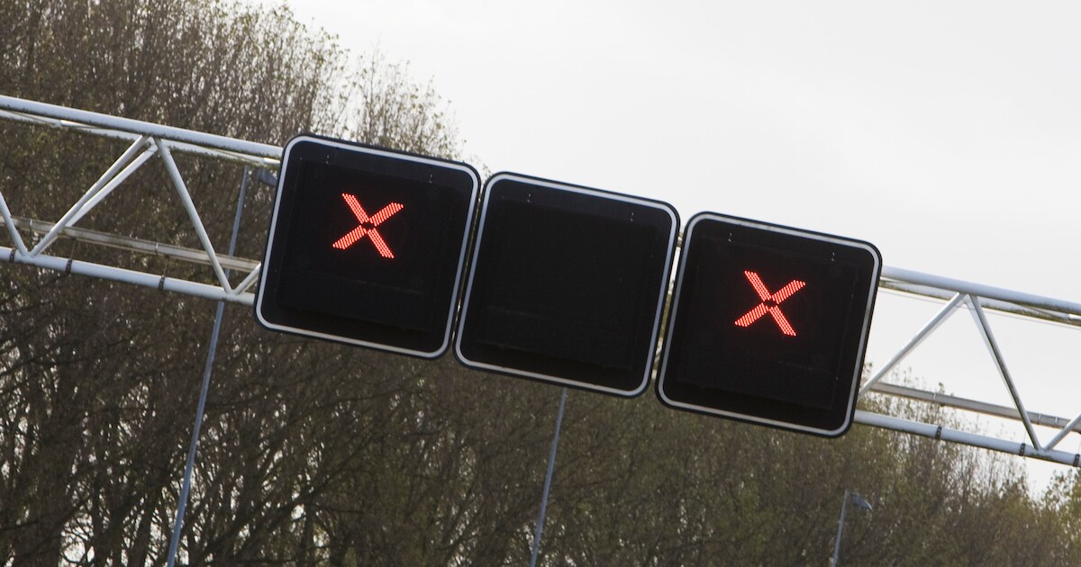 Verloren betonblokken hinderen verkeer op de A10 | Amsterdam | AD.nl
