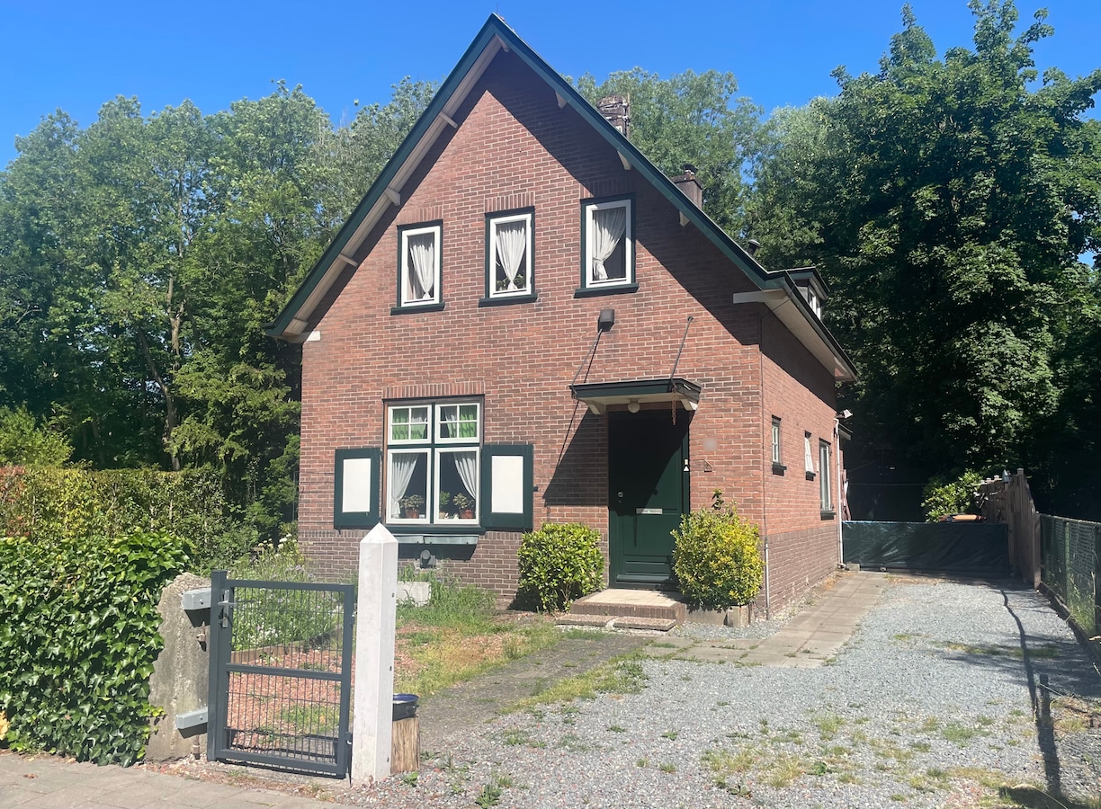 Oud-timmerman van Paleis Soestdijk waant zich koning in woning van ...