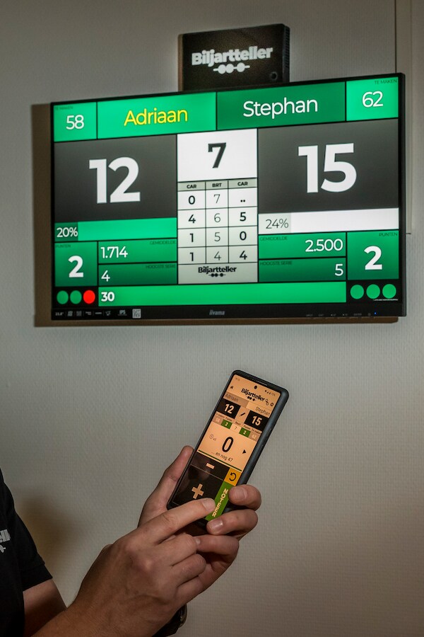 Twentse uitvinding: biljart-scorebord, bediend via app op de telefoon ...
