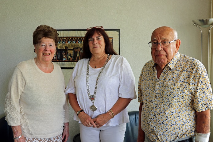 Bloemist Gerard van der Donk en zijn vrouw, bekend van hun winkel in de ...