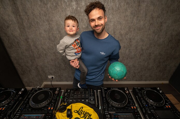 Leon (31) gaf zijn baan op voor druk bestaan als DJ en nu moet ook de ...