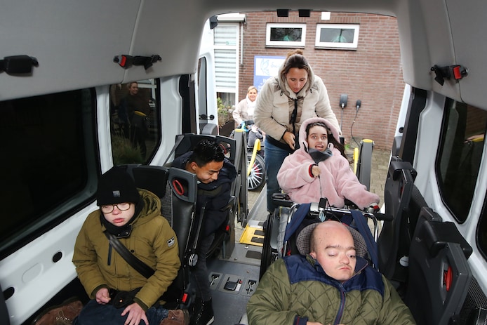 Busvervoer voor gehandicapte kinderen in gevaar: ‘Hoe kan je dit nou ...
