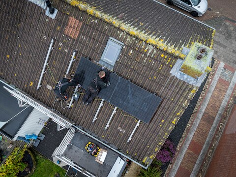 Afschaffen saldering kost zonnepaneleneigenaar in Schiedam ruim 200 ...