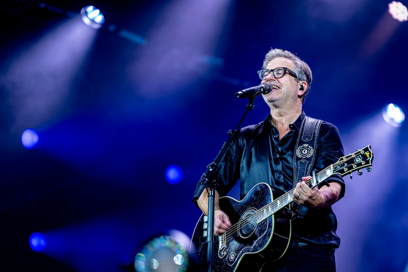 Guus Meeuwis kondigt concert aan en verruilt Philips Stadion voor ...