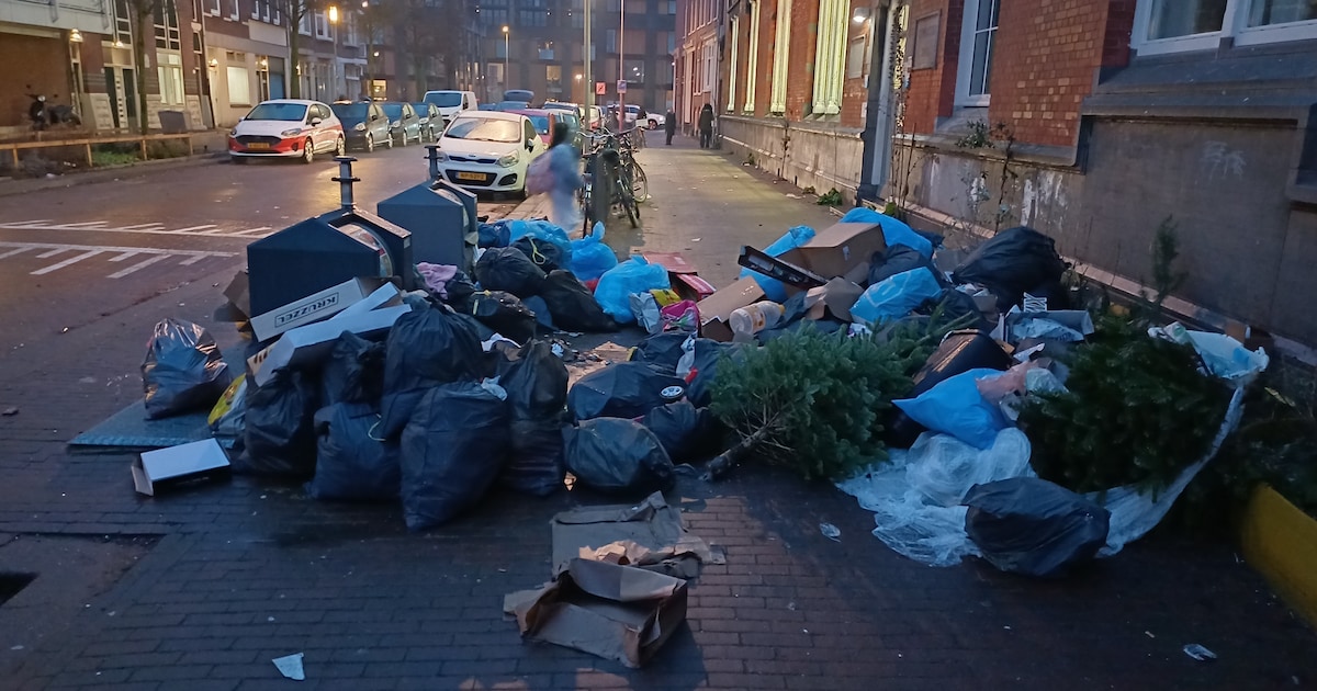 Harde kritiek na Rotterdamse rotzooi: ‘Het hele afvalsysteem ligt plat ...