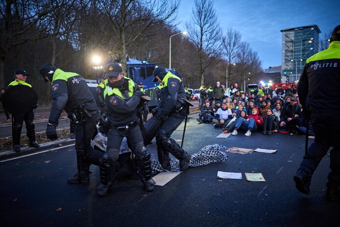 Extinction Rebellion gaat opnieuw A12 blokkeren: ‘We blijven terugkomen ...