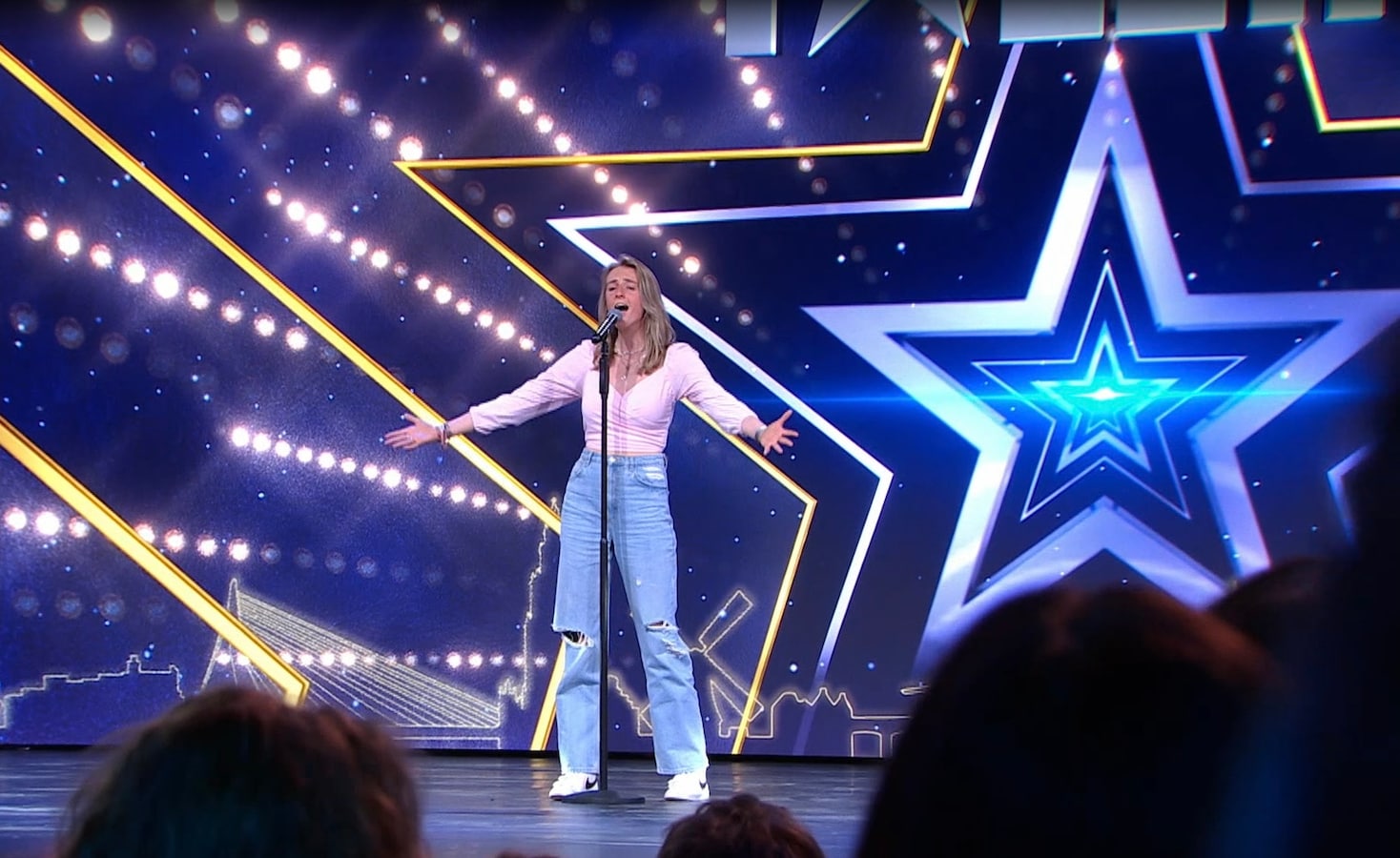 Britt (22) uit Deventer verlaat Holland’s Got Talent ondanks ...