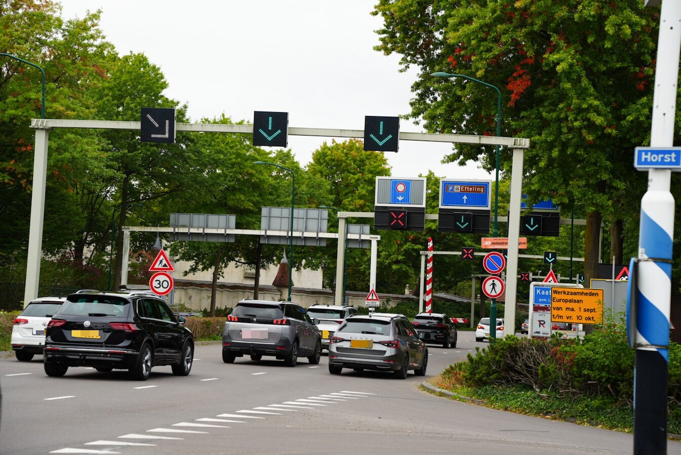 Niet werkende matrixborden boven de weg zorgden voor verkeerschaos bij ...