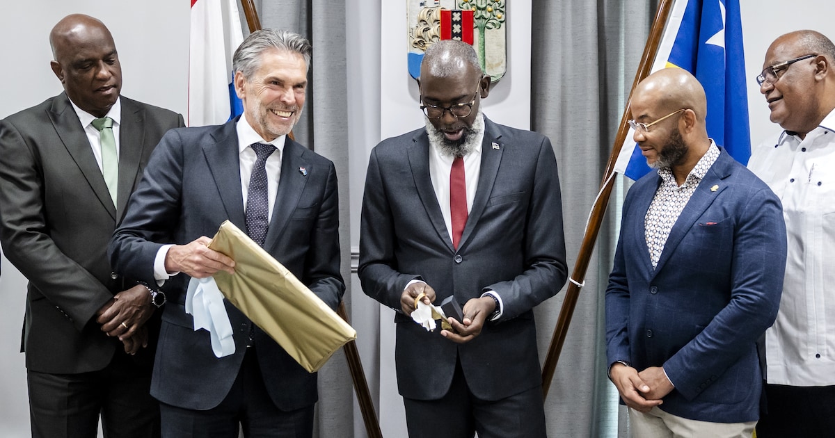 Curaçao krijgt 63 miljoen voor stroomnet, Aruba 54 miljoen | Buitenland ...