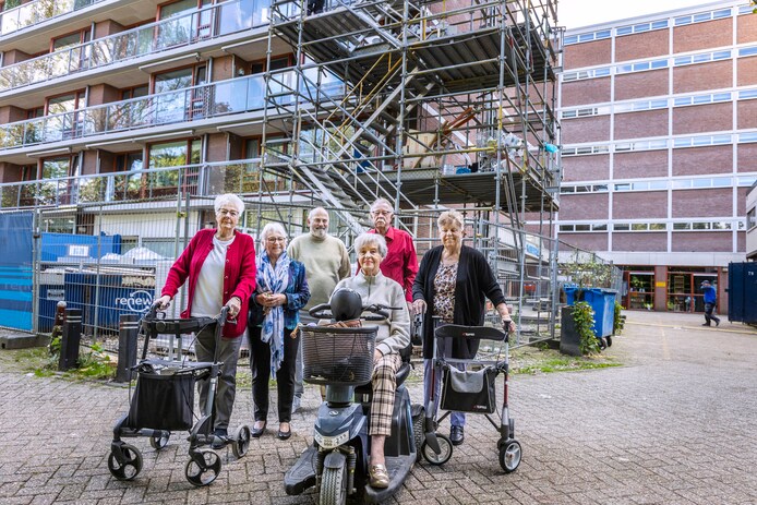 Bewoners seniorencomplex leven al tien maanden tussen puin en herrie ...