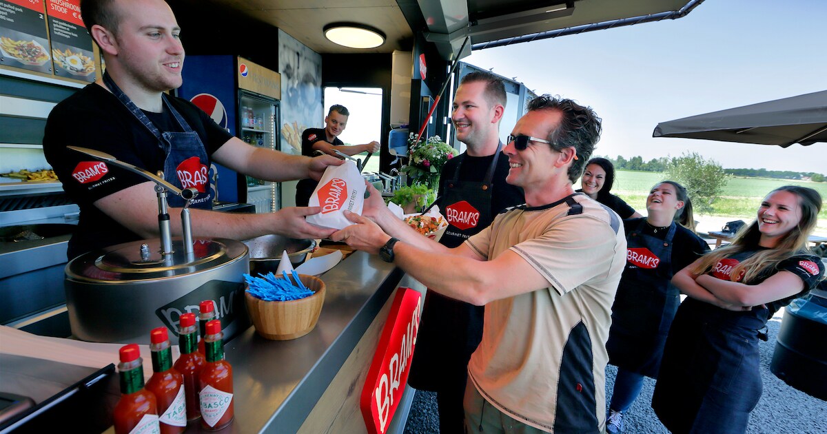 Patatwagen met terras moet weg bij afslag Numansdorp | Hoeksche Waard ...