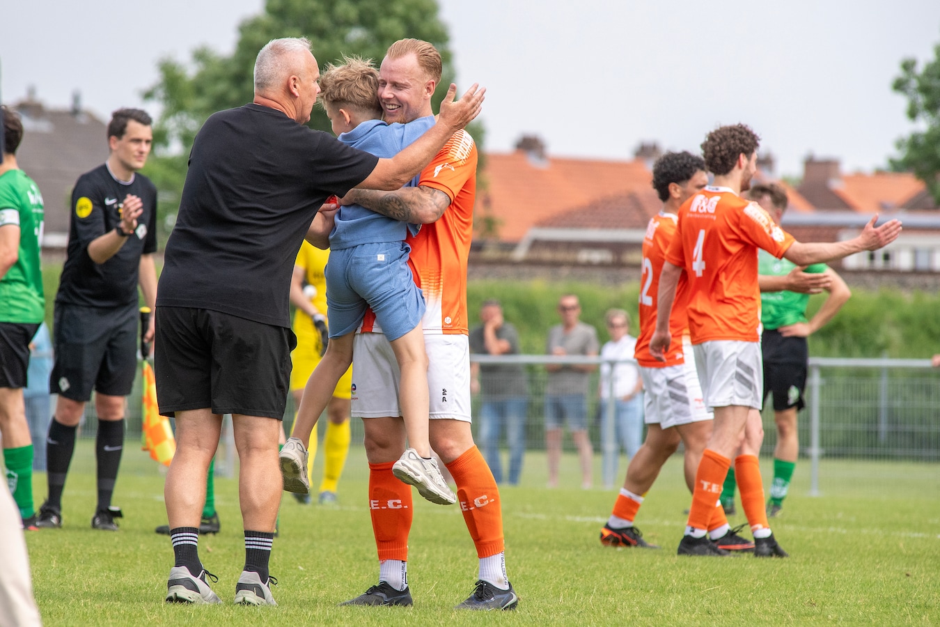 TEC voorkomt degradatie in vijf doldwaze minuten • Theole blijft in de ...