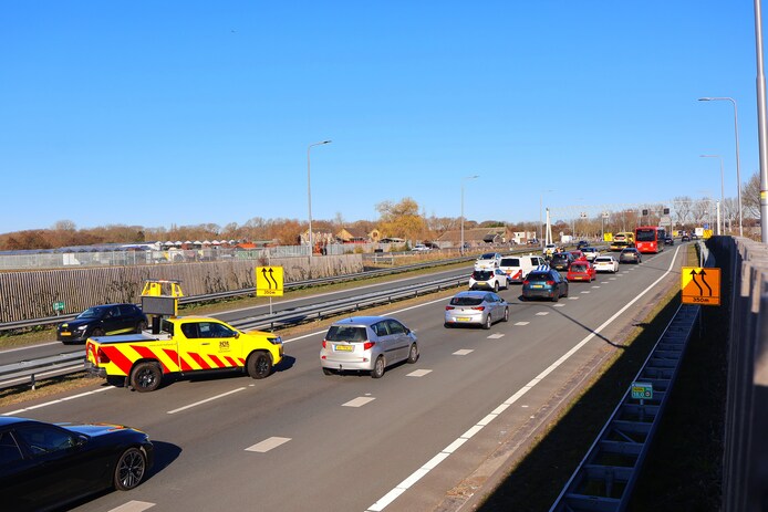 Kop-staartbotsing zorgt voor flinke file op N206 in Katwijk | 112 nieuws Katwijk | AD.nl