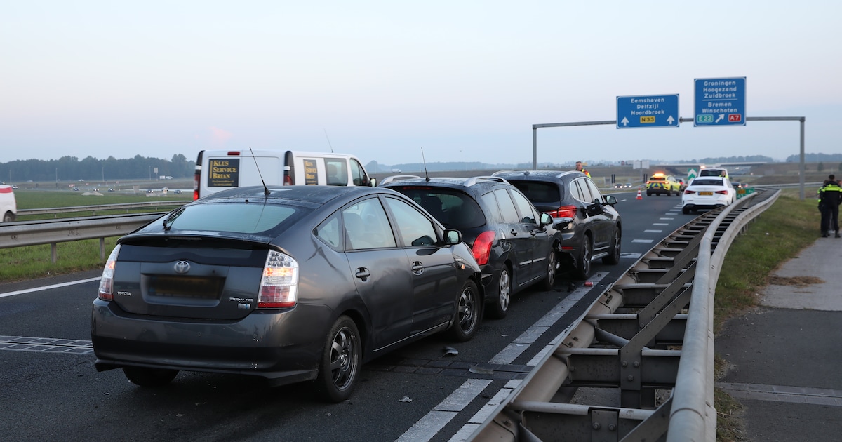 Kop-staartbotsing tussen drie auto's zorgt voor lange file op N33 | 112 nieuws Midden-Groningen ...