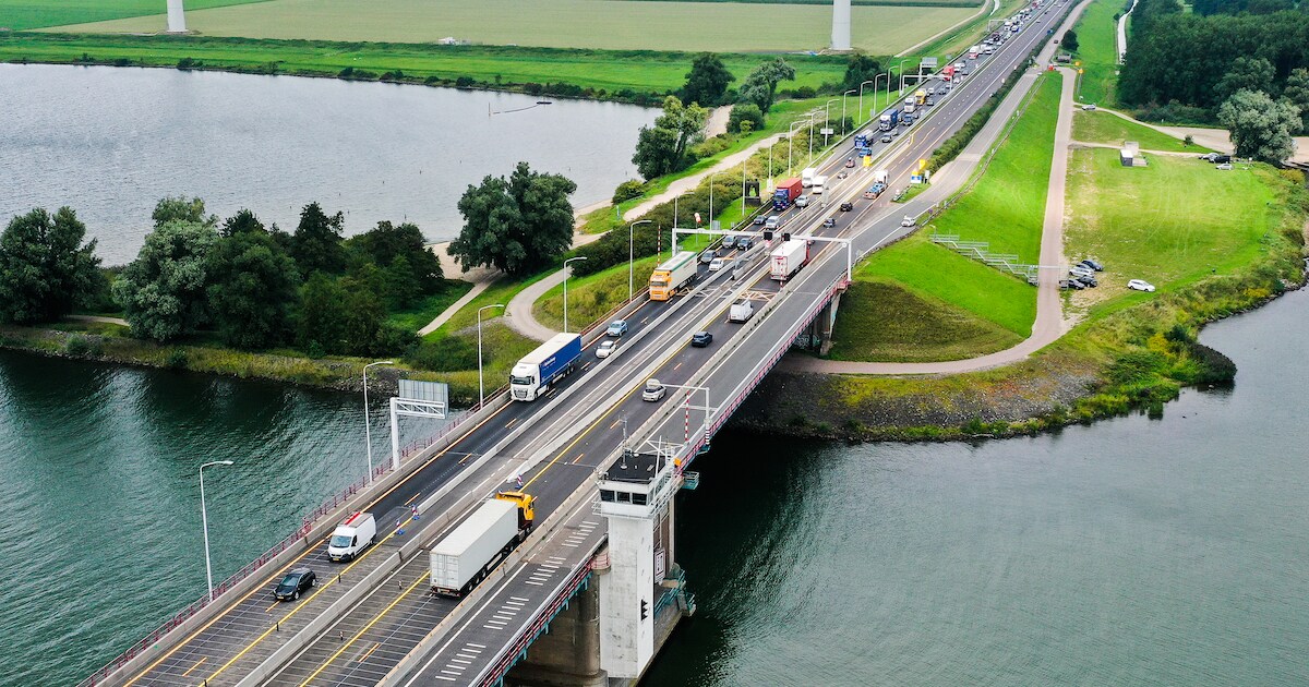 A29 richting Rotterdam weer open na ongeval met meerdere voertuigen ...