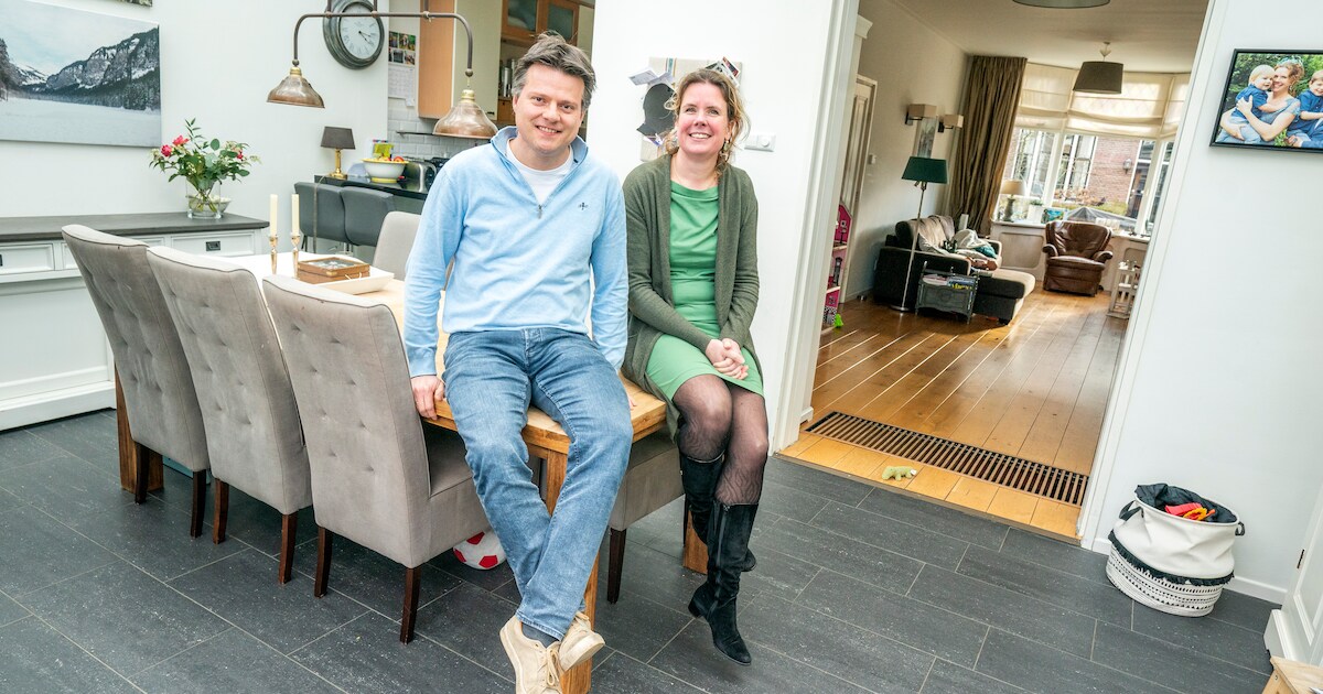 Caroline en Quinten zagen hun kind geboren worden op de vloer van hun ...