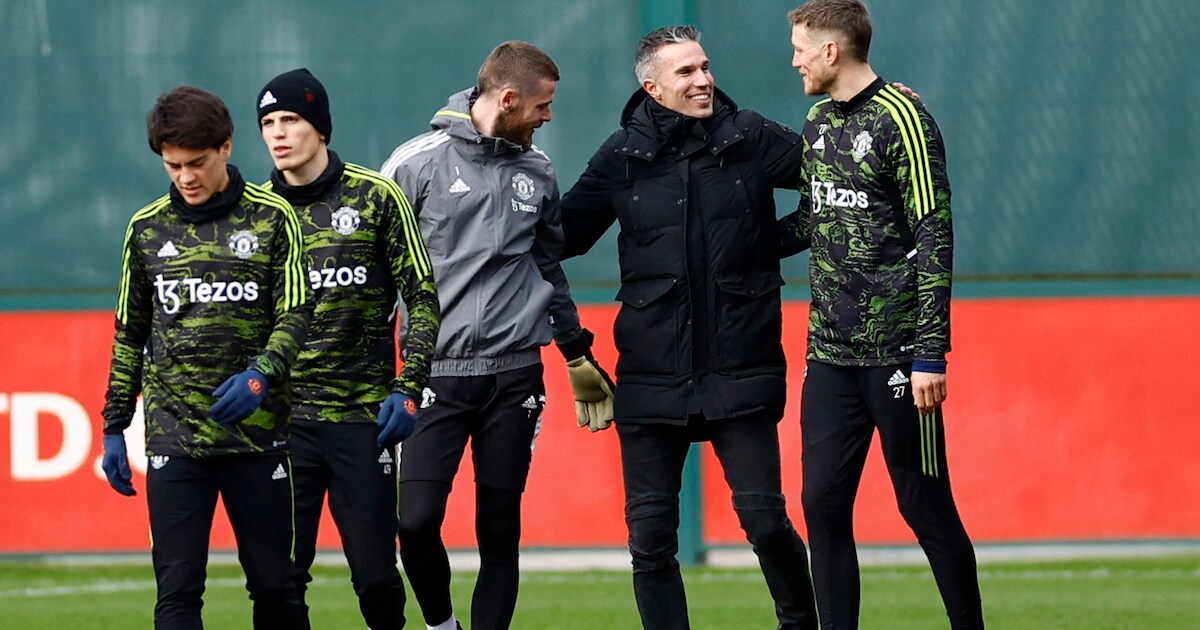 Robin van Persie op bezoek bij Manchester United: ‘Erik ten Hag heeft ervoor gezorgd dat ik ...